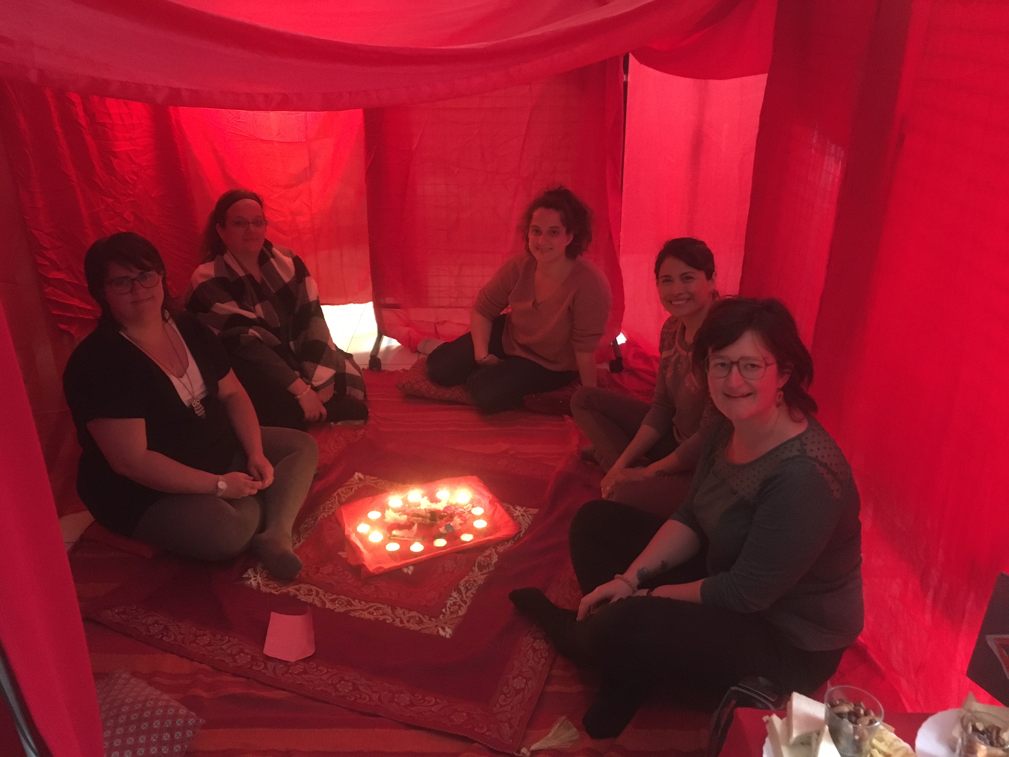 Tente rouge - LA RUCHE